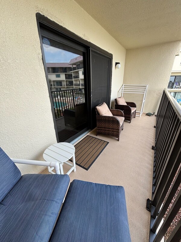 New Rental! Beautiful Beachfront Condo On Ormond Beach W Pool! Sit Back & Relax! - Ormond Beach, FL