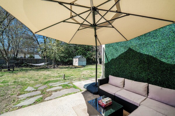 Cozy Private Home In Charlotte! King Bed, Big Yard, Espresso Machine, Fire Pit - Charlotte, NC
