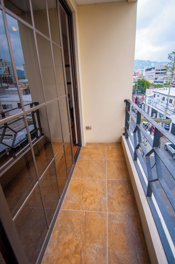 Long Term Stay - Luxury 3-bdrm Apartment With Air Conditioning In Zone 10, - Ciudad de Guatemala