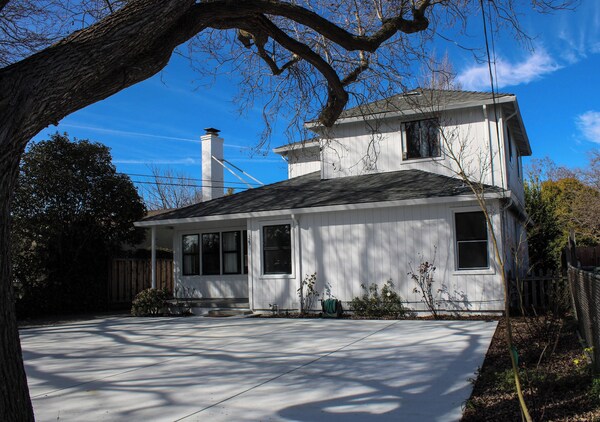 Silicon Valley Home - Spacious Family & Business Home Near Meta Hq & Stanford - Mountain View, CA