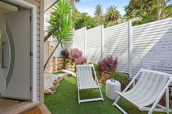 Luxury 2-bed With Ocean Views And Garden - Narrabeen