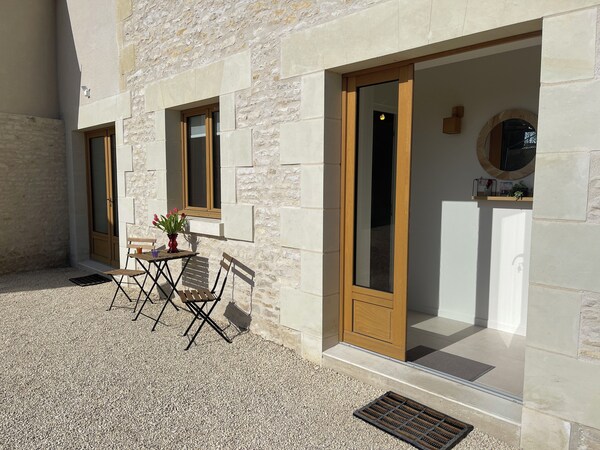 "Studio Du Porche" Studio For Short-term Rental (Seasonal Rental). - Loudun