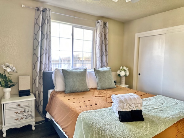 Near Downtown- Kitchen-washer/dryer-parking - Oregón