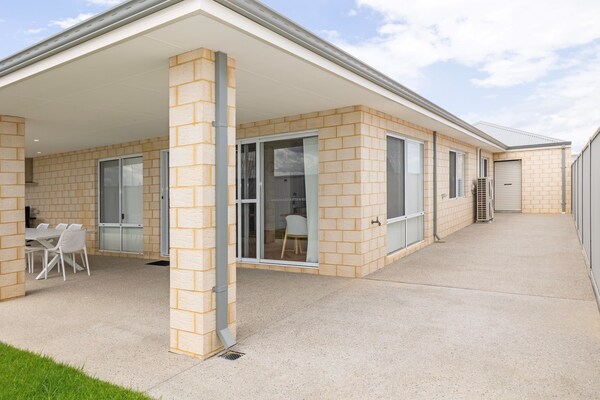 Mermaid: 4  Br, 2  Ba House In Jurien Bay, Sleeps 8 - Jurien Bay