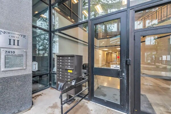 Contemporary Loft Close To Airport Fast Wi-fi Free Parking - Platte City, MO