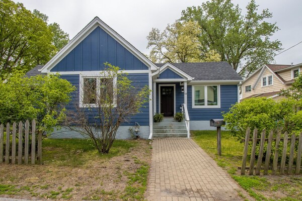 Newly Renovated & Pet-friendly, Close To Lake Michigan W/ Yard - Michigan City, IN