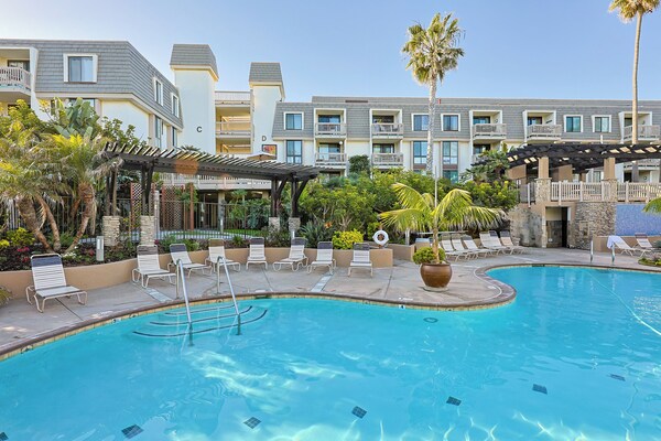 Escape To Paradise: 2 Bedroom Beach Condo With Spectacular Ocean Views - Oceanside, CA