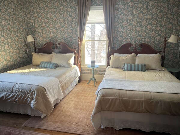 The Hudson Room - Two Queen Beds  - The Guilford Bed & Breakfast - Maine