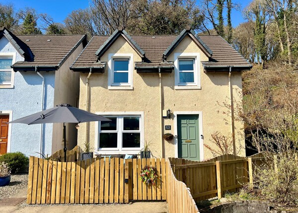 Coorie Neuk -  A Beautiful Cottage Overlooking Crinan Canal - Lochgilphead