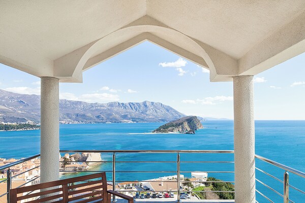 Best View 4-bedroom Apartment With Swimming Pool And Private Top-roof Terrace - Budva