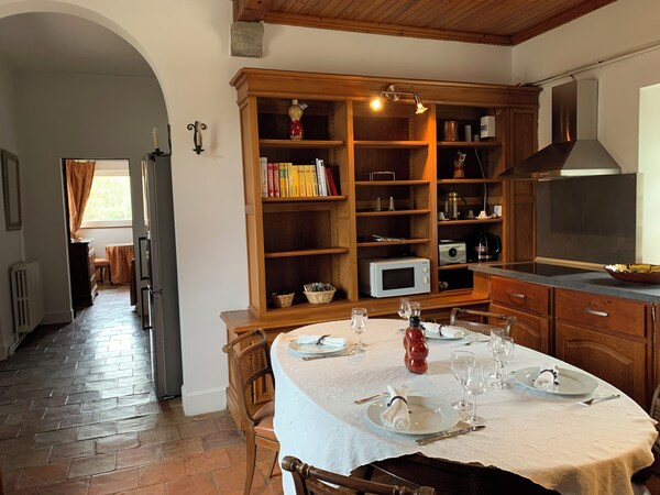 130m2 Apartment In The Château Wing Sleeps 8 3 Bedrooms, Fully-equipped Kitchen - Aude