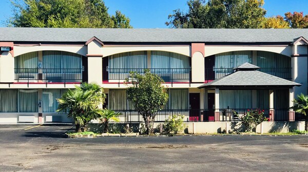 Executive Inn , 1 Or 2-bed  Local Hotel In Texarkana With  Daily ,Weekly Rates. - Texarkana, AR