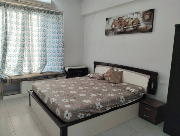 Amazing 3-bedroom Apartment Near Gujarat High Court, Ahmedabad - Ahmedabad
