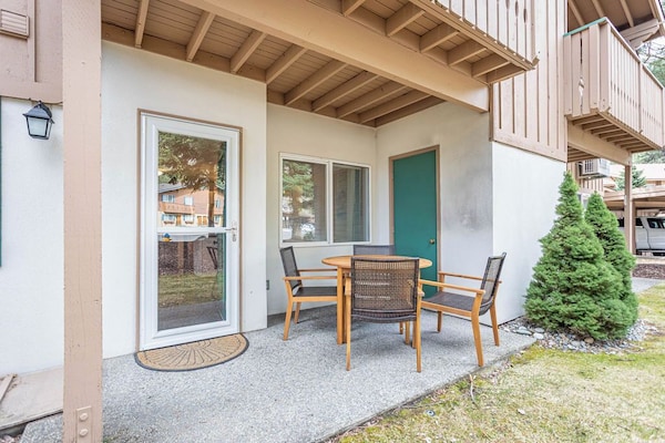 Walk To Town! Ground Floor Condo, Modern, Summer Ac, 4 Beds! - Leavenworth, WA