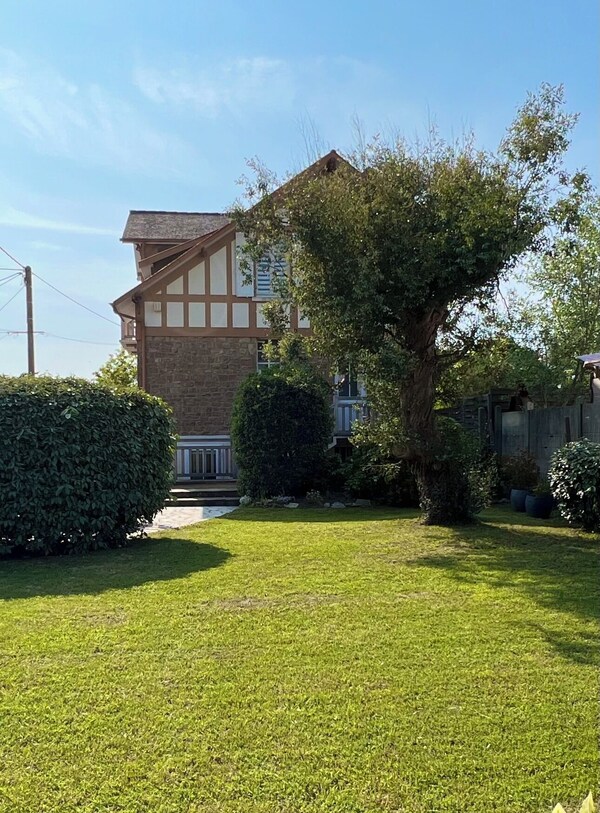 Beautiful Family Seaside Villa 200m From The Beach - Jullouville