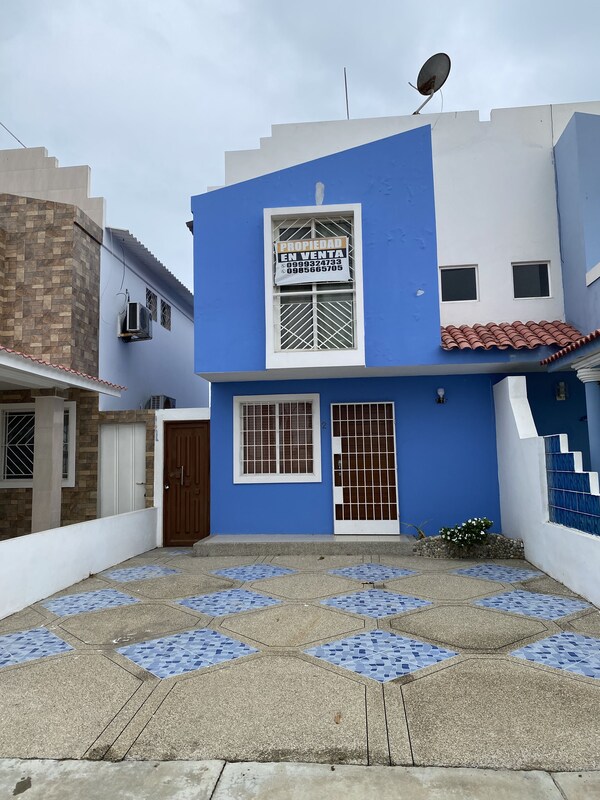 Beautiful Beachfront House In Ballenita In A Closed Community - Santa Elena