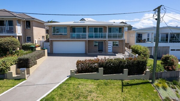 Bella Dawn  Bombo Beach Views - Book 3, Pay For 2 - Kiama