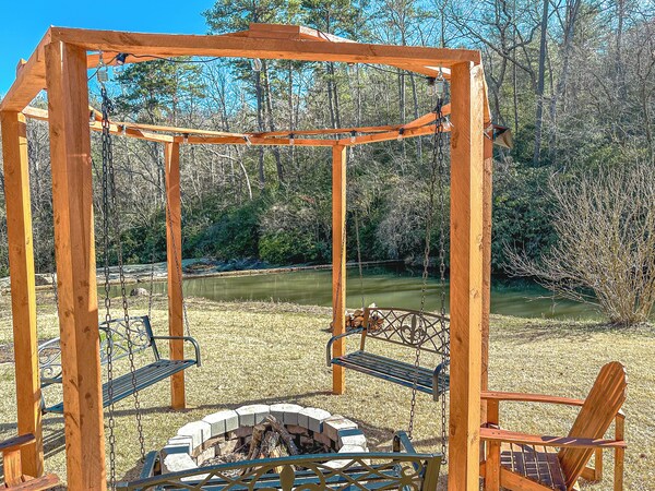 Beautiful River-side Cottage! With Fishing & Fire Pit! - Lake Hartwell