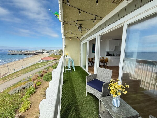 Oceanfront Escape - Steps To Beach - Stunning Views & Balcony - El Segundo, CA