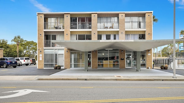 Charming 1-bedroom Hotel In Delightful Myrtle Beach With Wifi, Ac - Murrells Inlet, SC