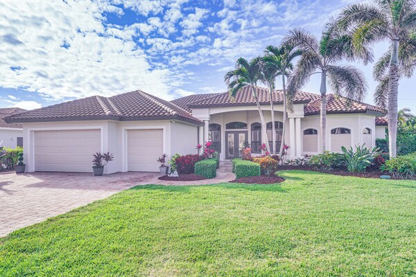 3 Mi To Bonita Beach: Gem W\/ Outdoor Kitchen & Spa - Bonita Springs, FL