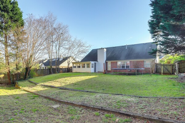 Close To Shopping: Pet-friendly Lawrenceville Home - Auburn, GA