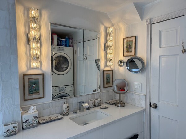 2-br Apartment 1.5 Blocks To Beach In Historic Ocean Grove With Peleton, Jaccuzi - Belmar, NJ