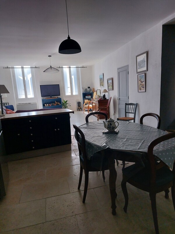 Ground-floor Apartment In Village Center - Malaucène