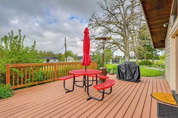 9 Mi To Spanaway Park: Home W/ Indoor Hot Tub - Ohop Lake, WA