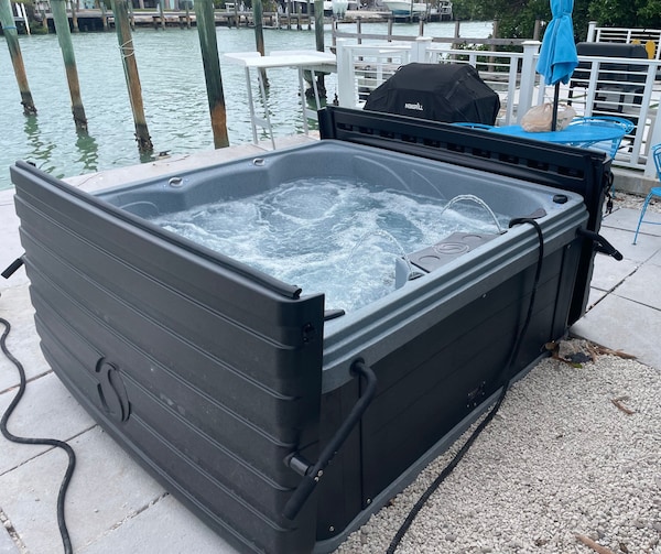 Coco Plum Waterfront Escape  2br Duplex, Pet-friendly, Hot Tub & Private Dock! - Key Colony Beach, FL