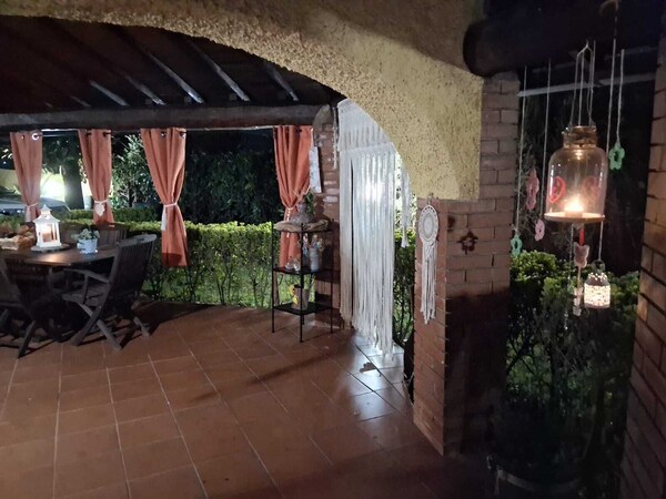 Roma A Pochi Minuti Senza Stress. Comfort E Relax Per Famiglie E Gruppi - Colonna