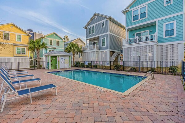 Serene Modern Oceanview Beach Cottage- Walk Across The Street To The Beach! - Myrtle Beach, SC
