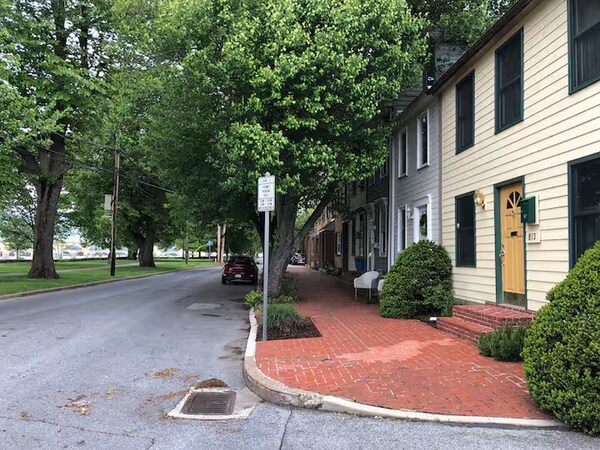 2-bedroom Home Along Riverfront In Serene Shipoke Community Of Harrisburg, Pa - Harrisburg, PA