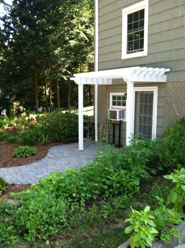 Charming 1-bedroom Apartment With Off Street Parking In Middlebury. - Bethany, CT