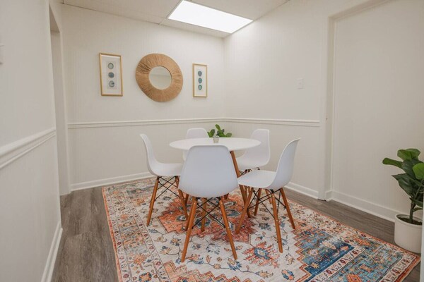 The Lovely Lodging- 2 Bedroom Apartment - West Virginia
