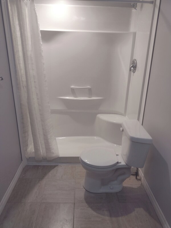 Simple Suite | 42nd Parallel | Point Pelee Biking - Leamington