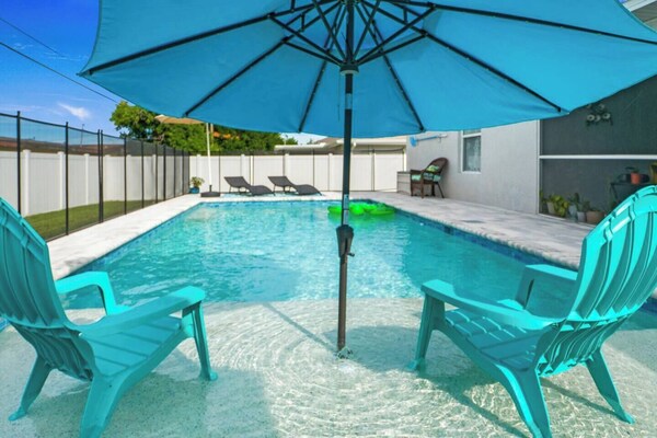 5 Star, Twin Home, Heated Pool Located D-town Cape - Cape Coral, FL