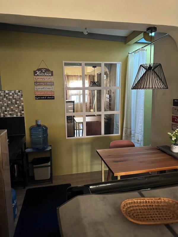 Cozy And Charming 2-bedroom Townhouse Located Near Clark And Malls Free Parking - Mabalacat
