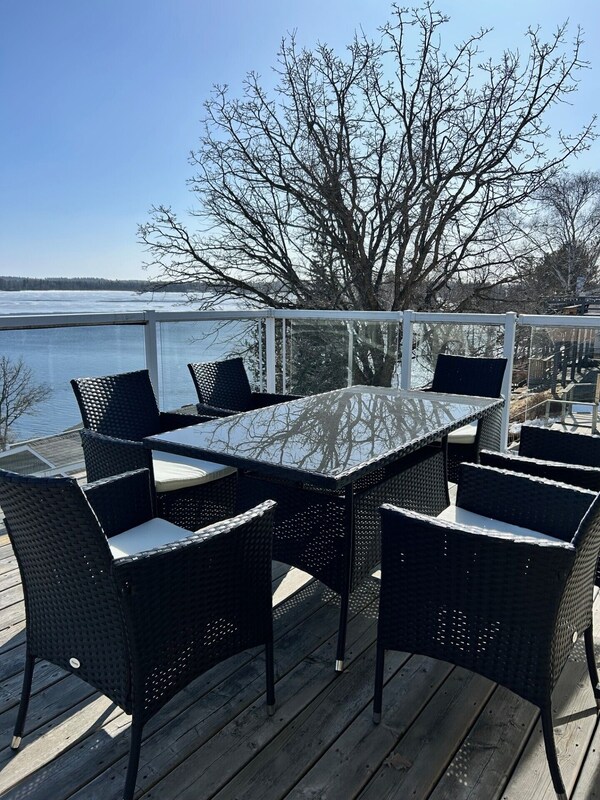 *Promo* 4 Bdrm/2 Bath House On Lake Of The Woods. Only 2 Minutes To Downtown! - Kenora