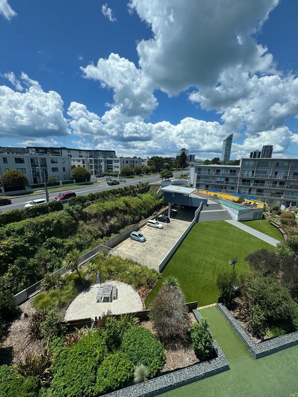Central 2 Bedroom 2 Bathroom Apartment With Pool - New Zealand