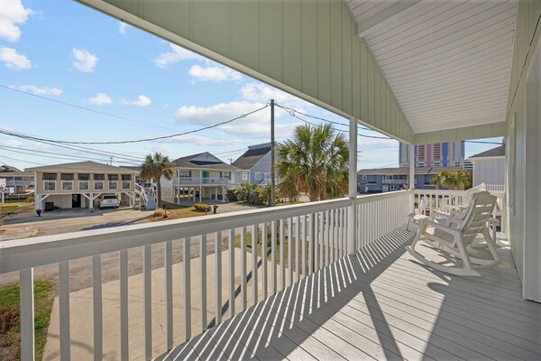 Charming 4-bedroom Home On The Channel In Cherry Grove - Little River, SC