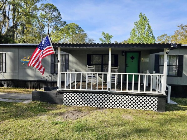 Emerald Cottage Oasis - Jacksonville, FL