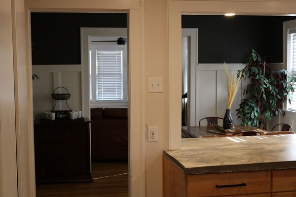 Charming 2-bedroom House Minutes From Texas Tech In The Heart Of Lubbock! - Lubbock, TX