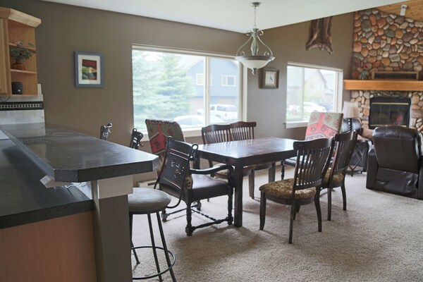 Cozy 3 Bedroom Mountain Chalet - Big Sky, MT