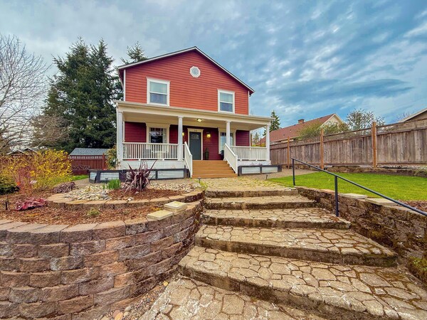 Emerald House - Luxurious And Spacious 6-bedroom House In Charming Newberg - Newberg, OR