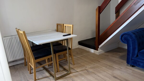 Large And Peaceful 4-bedroom House In Bridgend - Bridgend