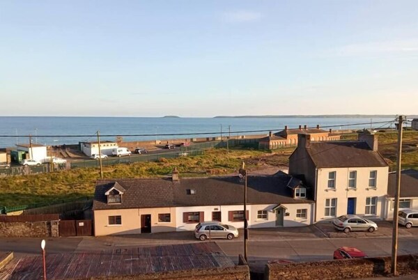 Quirky Apt - Sleeps 6 - Coastal Area - Parking - Youghal