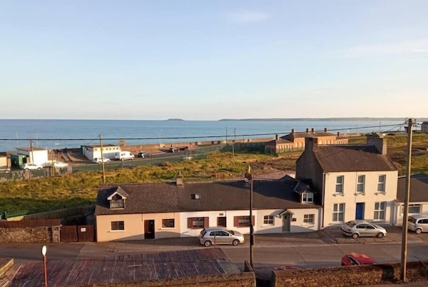 Quirky Apt - Sleeps 6 - Coastal Area - Parking - Youghal