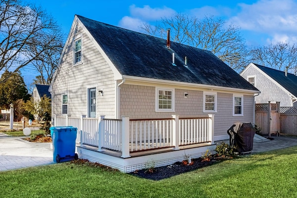 Cozy Retreat Near Beaches With Washer/dryer, Ac, Games, Patio & Yard - Falmouth, MA