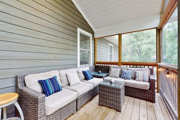 Charming Home In New Buffalo, Located Next To Beaches, Bike Path, And Golf - New Buffalo, MI